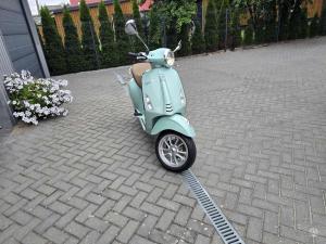 Green Piaggio Vespa 2019 in Ukmerge, with an engine capacity of 50.00 L and mileage of 2 thousand km for 3250 €, photo 4 on AUTOMOTO.COM.LV
