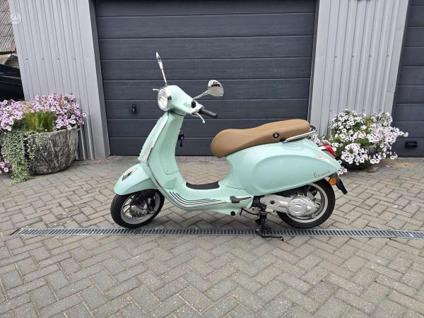 Green Piaggio Vespa 2019 in Ukmerge, with an engine capacity of 50.00 L and mileage of 2 thousand km for 3250 €, photo 5 on AUTOMOTO.COM.LV