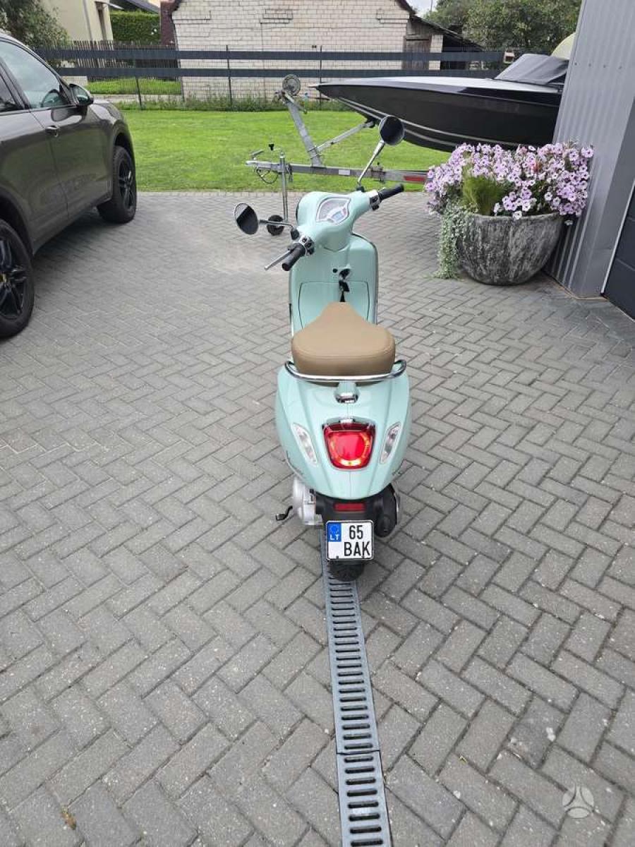 Green Piaggio Vespa 2019 in Ukmerge, with an engine capacity of 50.00 L and mileage of 2 thousand km for 3250 €, photo 7 on AUTOMOTO.COM.LV