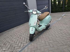 Green Piaggio Vespa 2019 in Ukmerge, with an engine capacity of 50.00 L and mileage of 2 thousand km for 3250 €, photo 9 on AUTOMOTO.COM.LV