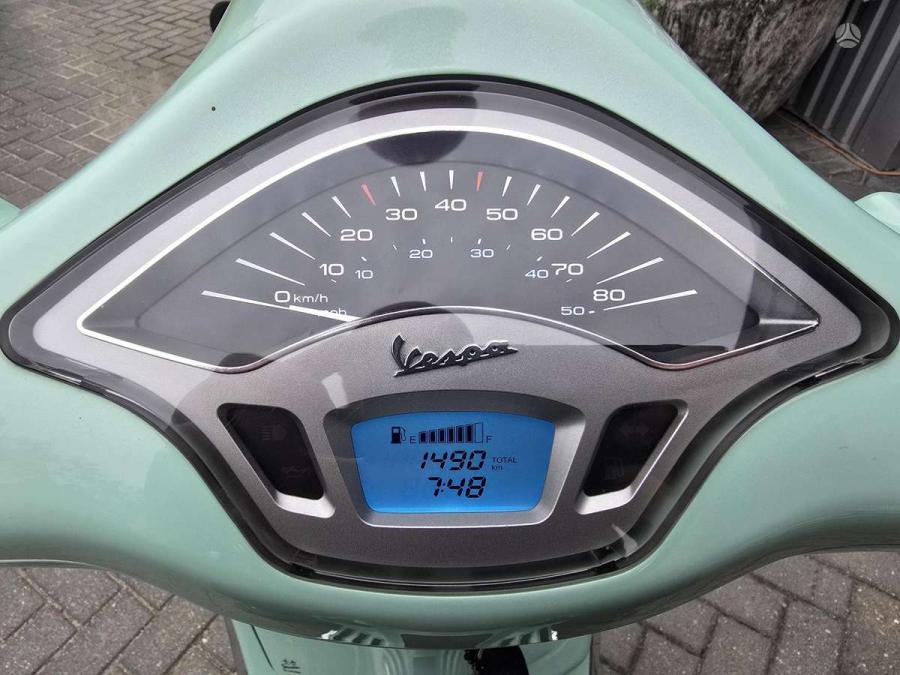 Green Piaggio Vespa 2019 in Ukmerge, with an engine capacity of 50.00 L and mileage of 2 thousand km for 3250 €, photo 11 on AUTOMOTO.COM.LV