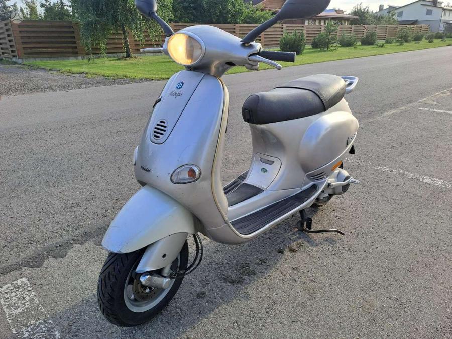 Pelēks Piaggio Vespa 1999 Panevēža, ar dzinēja tilpumu 0.15 L un nobraukumu 17 tūkst. km par 950 €, foto 2 vietnē AUTOMOTO.COM.LV