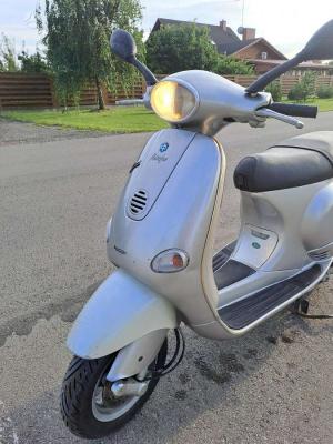 Pelēks Piaggio Vespa 1999 Panevēža, ar dzinēja tilpumu 0.15 L un nobraukumu 17 tūkst. km par 950 €, foto 3 vietnē AUTOMOTO.COM.LV