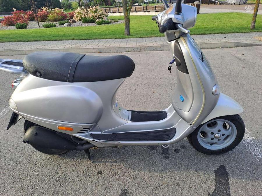 Pelēks Piaggio Vespa 1999 Panevēža, ar dzinēja tilpumu 0.15 L un nobraukumu 17 tūkst. km par 950 €, foto 6 vietnē AUTOMOTO.COM.LV