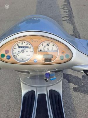 Pelēks Piaggio Vespa 1999 Panevēža, ar dzinēja tilpumu 0.15 L un nobraukumu 17 tūkst. km par 950 €, foto 8 vietnē AUTOMOTO.COM.LV