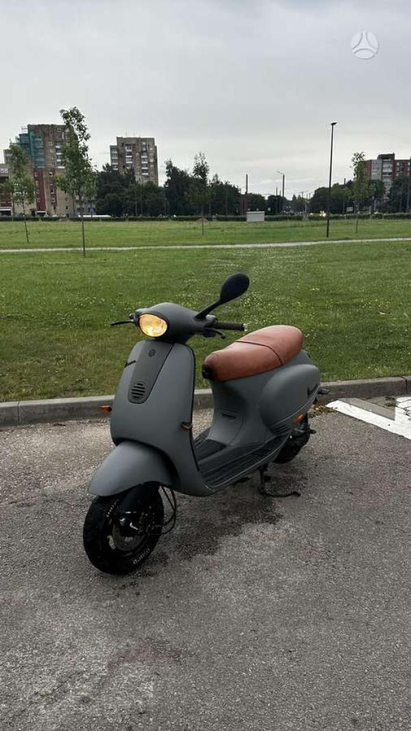Серый Piaggio Vespa 2001 в Каунас, объемом двигателя 50.00 л и пробегом 9 тыс. км за 650 €, фото 1 на AUTOMOTO.COM.LV