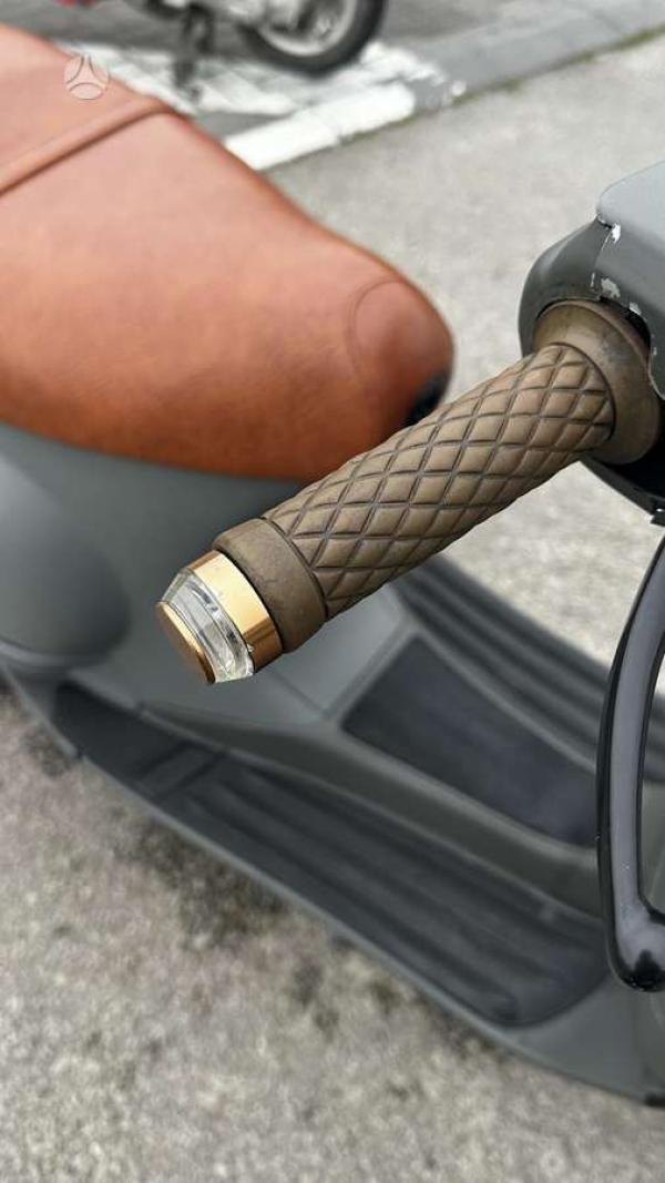 Серый Piaggio Vespa 2001 в Каунас, объемом двигателя 50.00 л и пробегом 9 тыс. км за 650 €, фото 8 на AUTOMOTO.COM.LV