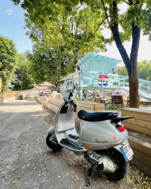 Grey Piaggio Vespa 2001 in Vilnius, with an engine capacity of 0.13 L and mileage of 16 thousand km for 1500 €, photo  on AUTOMOTO.COM.LV