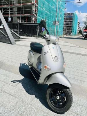 Grey Piaggio Vespa 2001 in Vilnius, with an engine capacity of 0.13 L and mileage of 16 thousand km for 1500 €, photo 6 on AUTOMOTO.COM.LV