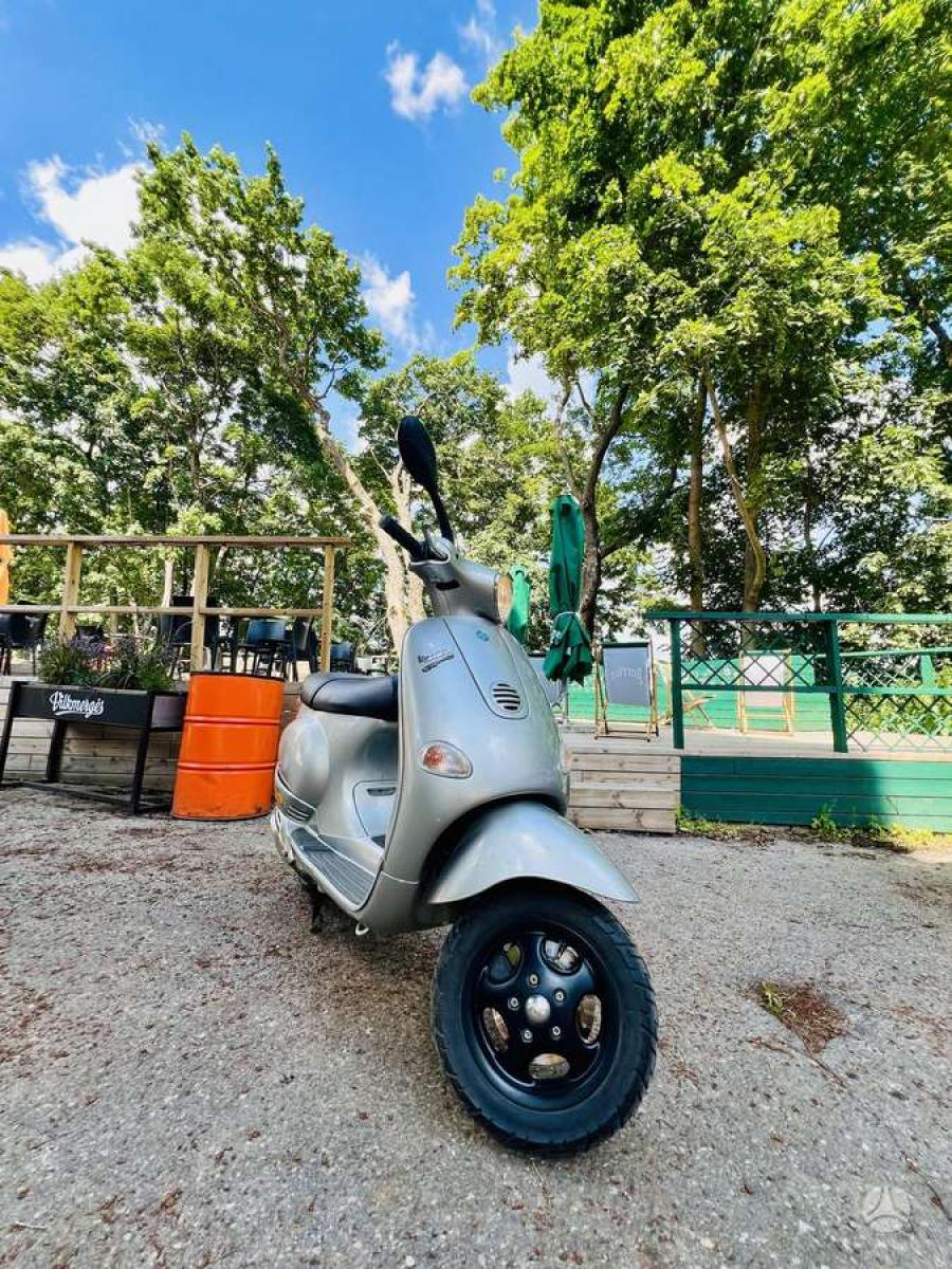 Grey Piaggio Vespa 2001 in Vilnius, with an engine capacity of 0.13 L and mileage of 16 thousand km for 1500 €, photo 7 on AUTOMOTO.COM.LV