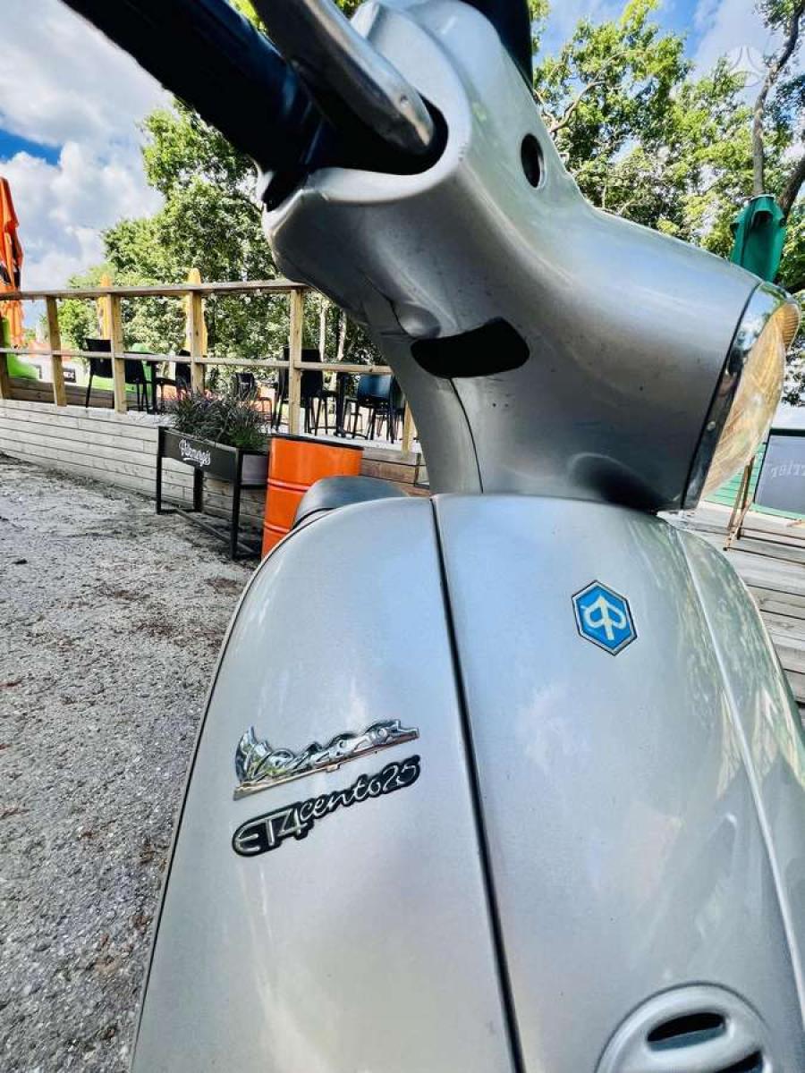 Grey Piaggio Vespa 2001 in Vilnius, with an engine capacity of 0.13 L and mileage of 16 thousand km for 1500 €, photo 8 on AUTOMOTO.COM.LV