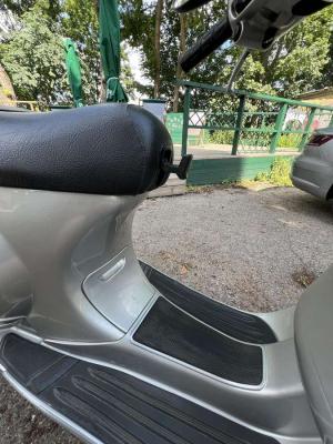Grey Piaggio Vespa 2001 in Vilnius, with an engine capacity of 0.13 L and mileage of 16 thousand km for 1500 €, photo 11 on AUTOMOTO.COM.LV