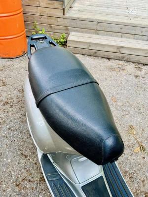 Grey Piaggio Vespa 2001 in Vilnius, with an engine capacity of 0.13 L and mileage of 16 thousand km for 1500 €, photo 13 on AUTOMOTO.COM.LV