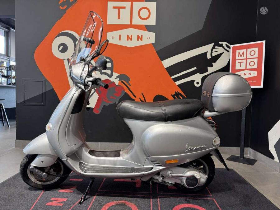 Grey Piaggio Vespa 2004 in Vilnius, with an engine capacity of 0.13 L and mileage of 16 thousand km for 1799 €, photo 3 on AUTOMOTO.COM.LV