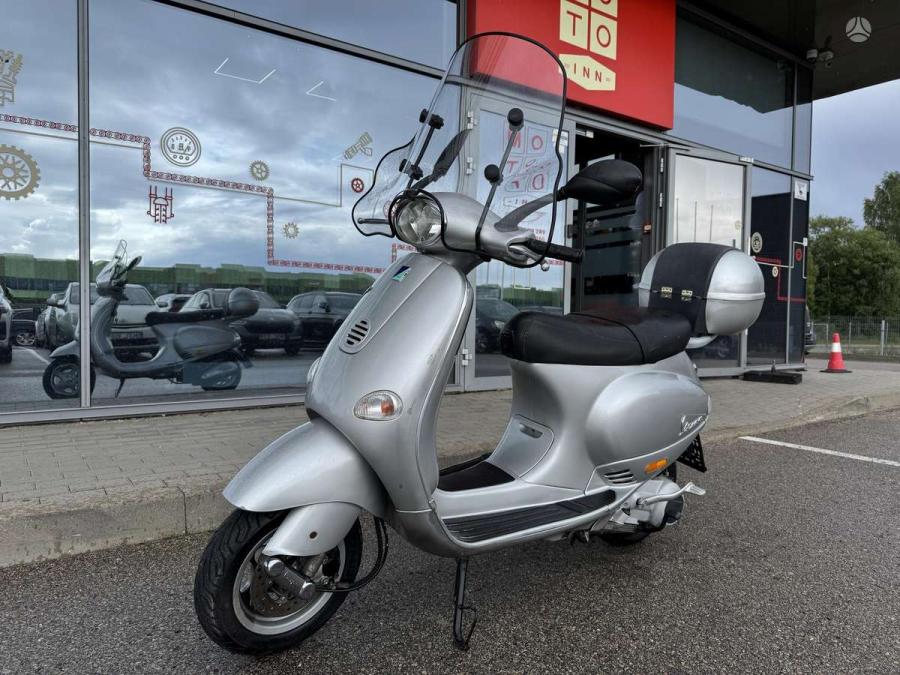 Grey Piaggio Vespa 2004 in Vilnius, with an engine capacity of 0.13 L and mileage of 16 thousand km for 1799 €, photo 5 on AUTOMOTO.COM.LV