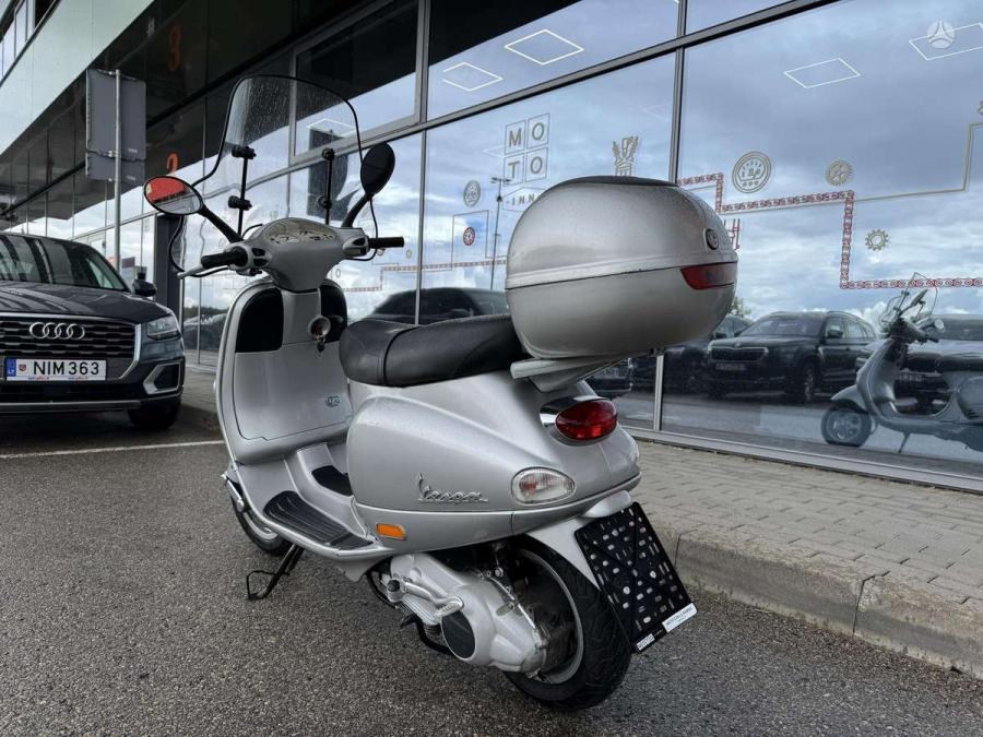 Grey Piaggio Vespa 2004 in Vilnius, with an engine capacity of 0.13 L and mileage of 16 thousand km for 1799 €, photo 7 on AUTOMOTO.COM.LV