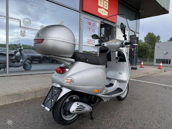 Серый Piaggio Vespa 2004 в Вильнюс, объемом двигателя 0.13 л и пробегом 16 тыс. км за 1799 €, фото 7 на AUTOMOTO.COM.LV