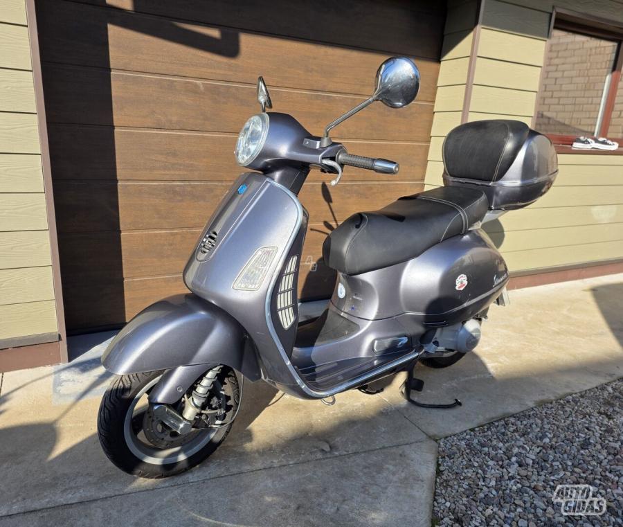 Pelēks Piaggio Vespa 2004 Pasvalys, ar dzinēja tilpumu 0.13 L un nobraukumu 30 tūkst. km par 1299 €, foto 1 vietnē AUTOMOTO.COM.LV