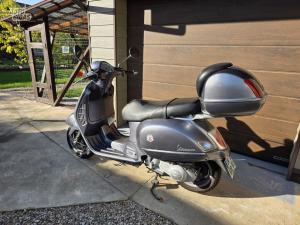 Pelēks Piaggio Vespa 2004 Pasvalys, ar dzinēja tilpumu 0.13 L un nobraukumu 30 tūkst. km par 1299 €, foto 5 vietnē AUTOMOTO.COM.LV