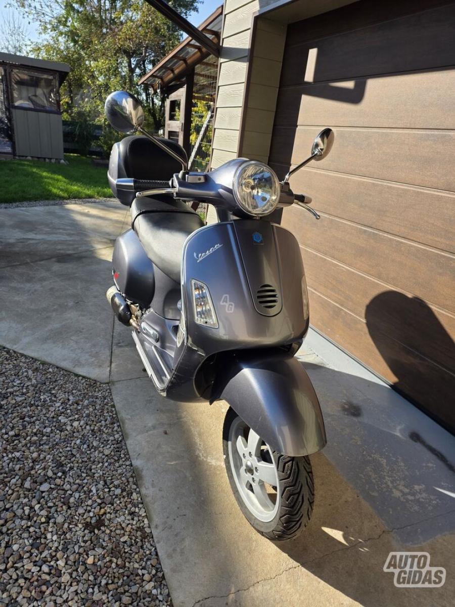Pelēks Piaggio Vespa 2004 Pasvalys, ar dzinēja tilpumu 0.13 L un nobraukumu 30 tūkst. km par 1299 €, foto 7 vietnē AUTOMOTO.COM.LV