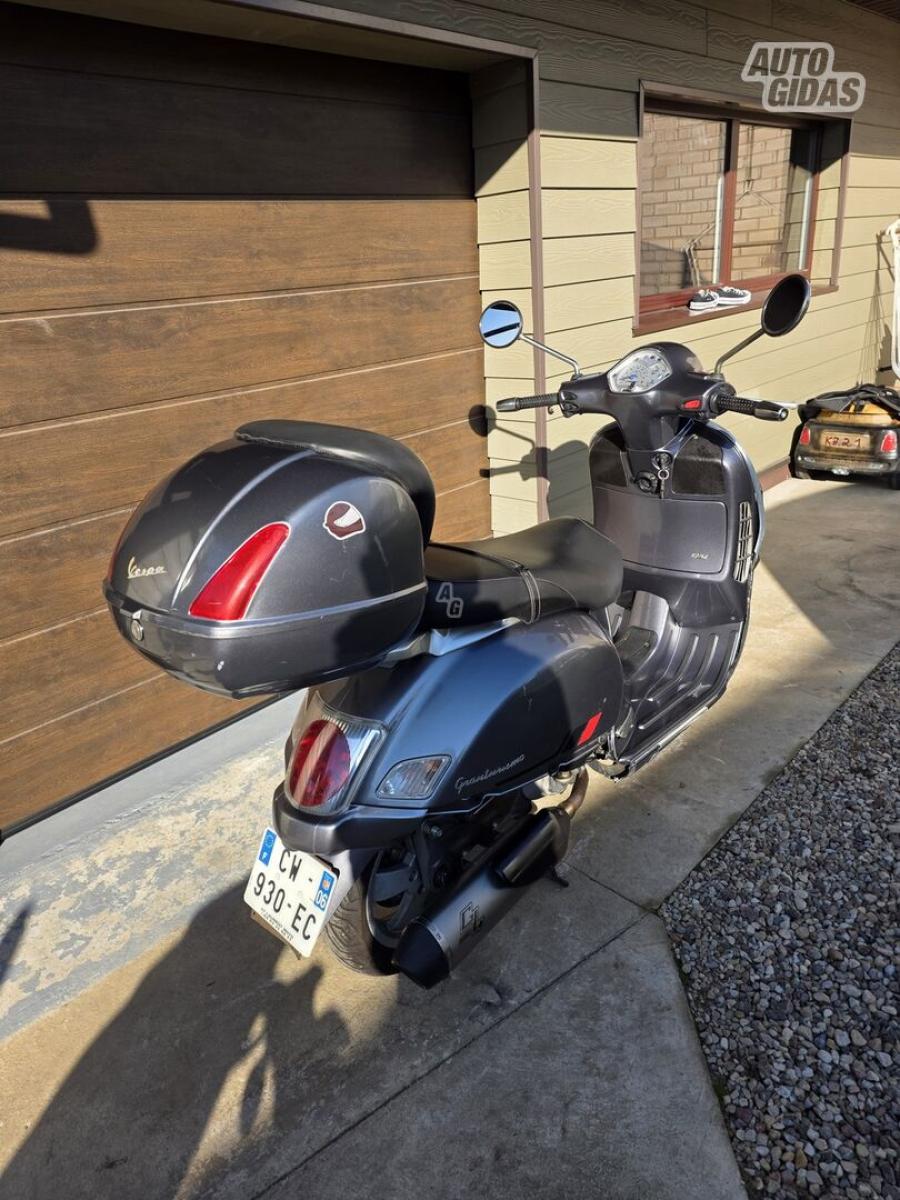 Pelēks Piaggio Vespa 2004 Pasvalys, ar dzinēja tilpumu 0.13 L un nobraukumu 30 tūkst. km par 1299 €, foto 10 vietnē AUTOMOTO.COM.LV