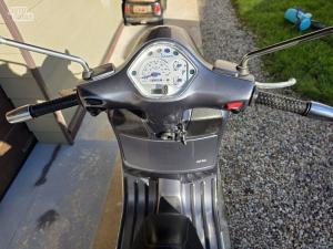 Pelēks Piaggio Vespa 2004 Pasvalys, ar dzinēja tilpumu 0.13 L un nobraukumu 30 tūkst. km par 1299 €, foto 13 vietnē AUTOMOTO.COM.LV