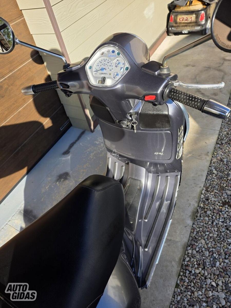 Pelēks Piaggio Vespa 2004 Pasvalys, ar dzinēja tilpumu 0.13 L un nobraukumu 30 tūkst. km par 1299 €, foto 16 vietnē AUTOMOTO.COM.LV