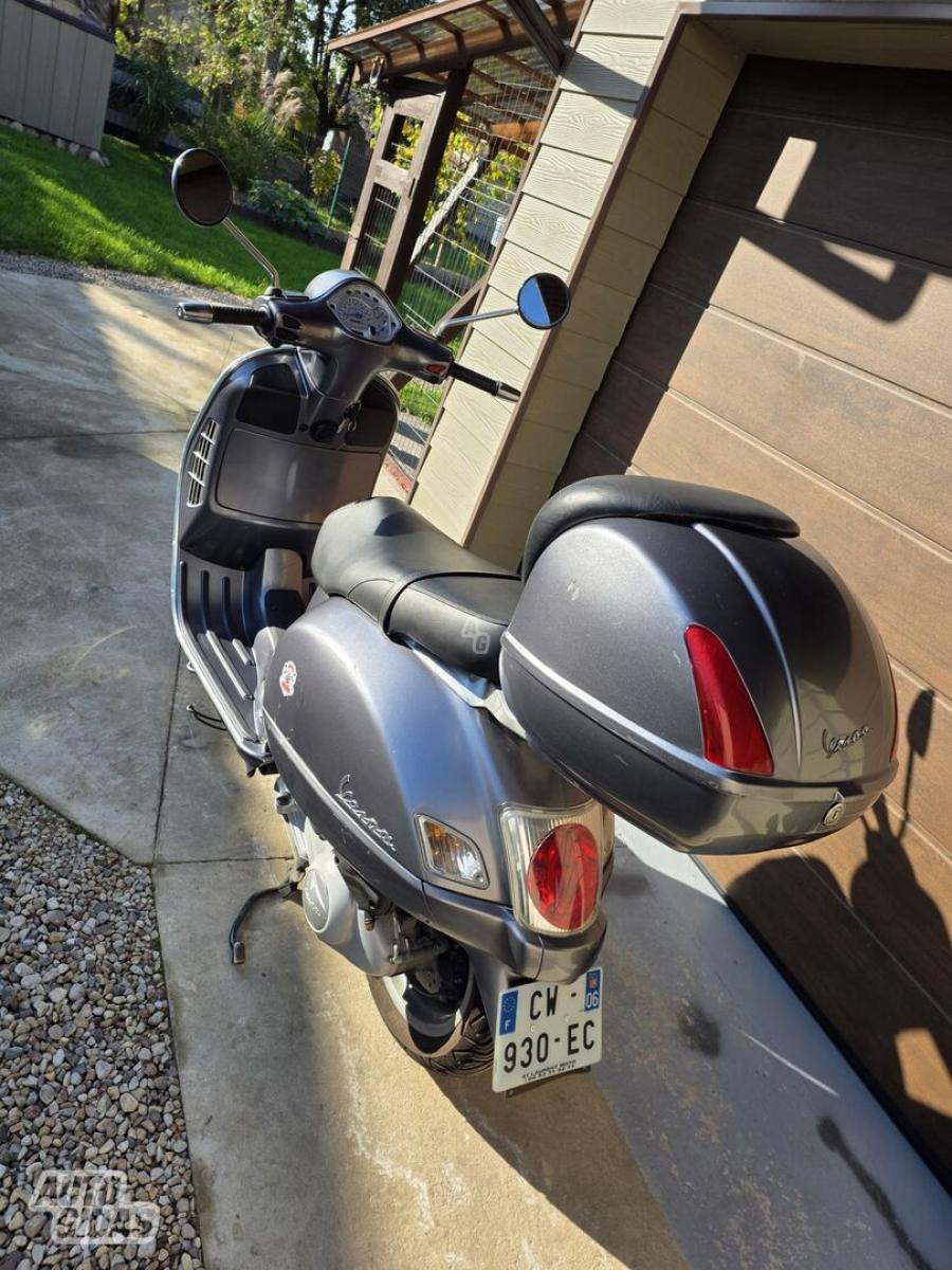 Pelēks Piaggio Vespa 2004 Pasvalys, ar dzinēja tilpumu 0.13 L un nobraukumu 30 tūkst. km par 1299 €, foto 19 vietnē AUTOMOTO.COM.LV