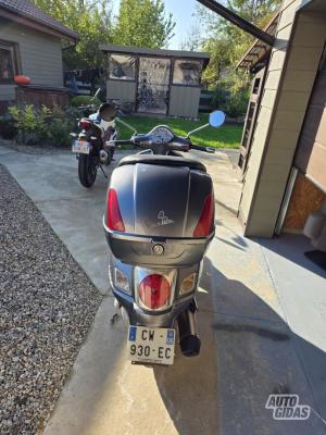 Pelēks Piaggio Vespa 2004 Pasvalys, ar dzinēja tilpumu 0.13 L un nobraukumu 30 tūkst. km par 1299 €, foto 24 vietnē AUTOMOTO.COM.LV