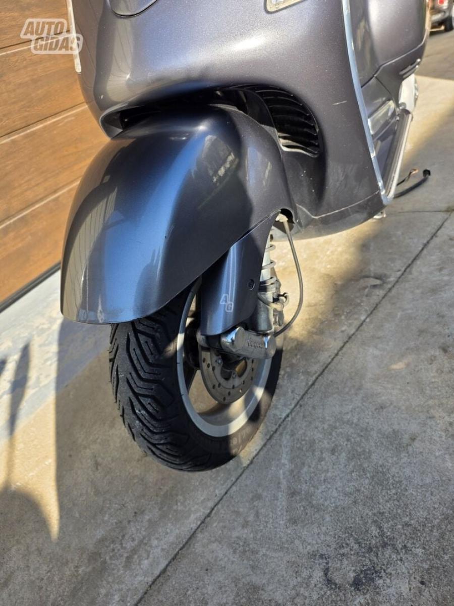 Pelēks Piaggio Vespa 2004 Pasvalys, ar dzinēja tilpumu 0.13 L un nobraukumu 30 tūkst. km par 1299 €, foto 25 vietnē AUTOMOTO.COM.LV
