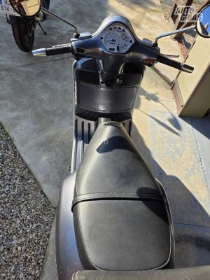 Pelēks Piaggio Vespa 2004 Pasvalys, ar dzinēja tilpumu 0.13 L un nobraukumu 30 tūkst. km par 1299 €, foto 26 vietnē AUTOMOTO.COM.LV