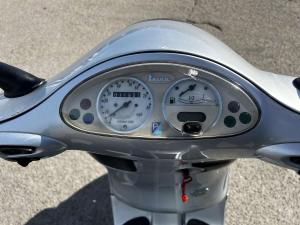 Grey Piaggio Vespa 2005 in Alytus, with an engine capacity of 0.13 L and mileage of 19 thousand km for 1350 €, photo 6 on AUTOMOTO.COM.LV