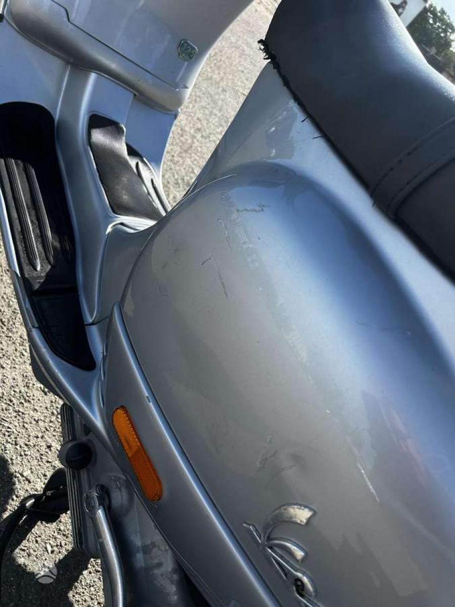 Grey Piaggio Vespa 2005 in Alytus, with an engine capacity of 0.13 L and mileage of 19 thousand km for 1350 €, photo 9 on AUTOMOTO.COM.LV