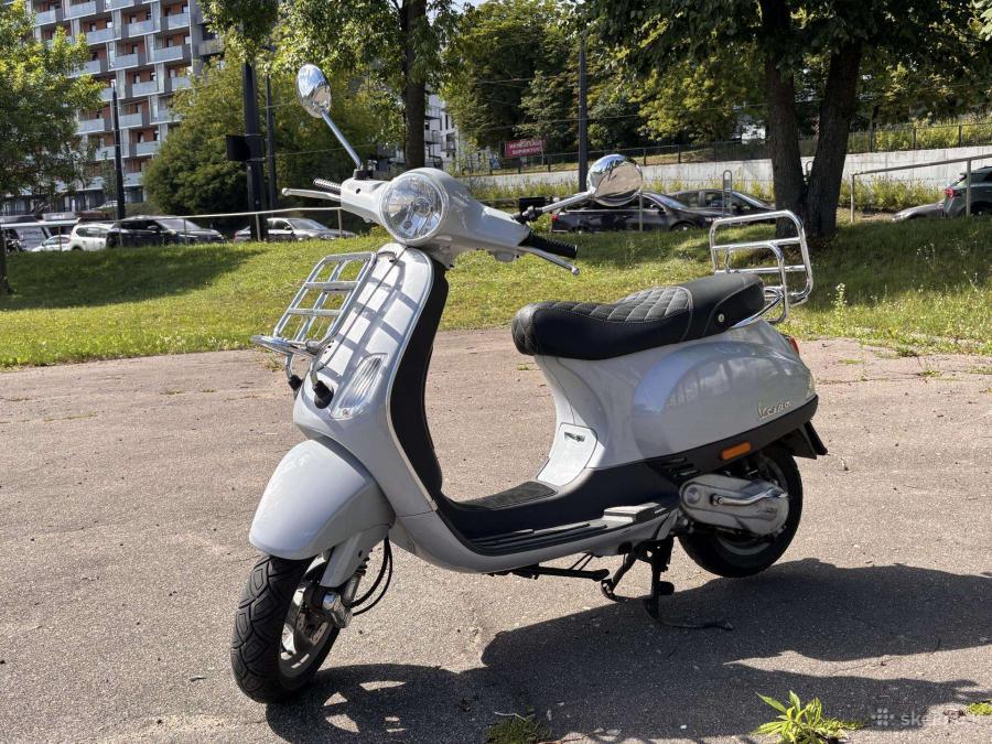 Pelēks Piaggio Vespa 2006 Viļņa, ar dzinēja tilpumu 49.00 L un nobraukumu 14 tūkst. km par 1000 €, foto 1 vietnē AUTOMOTO.COM.LV
