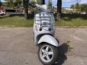 Pelēks Piaggio Vespa 2006 Viļņa, ar dzinēja tilpumu 49.00 L un nobraukumu 14 tūkst. km par 1000 €, foto 3 vietnē AUTOMOTO.COM.LV