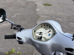 Pelēks Piaggio Vespa 2006 Viļņa, ar dzinēja tilpumu 49.00 L un nobraukumu 14 tūkst. km par 1000 €, foto 4 vietnē AUTOMOTO.COM.LV