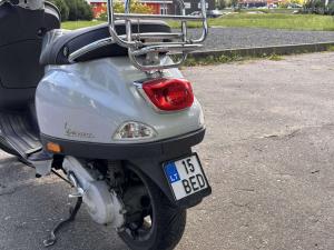 Pelēks Piaggio Vespa 2006 Viļņa, ar dzinēja tilpumu 49.00 L un nobraukumu 14 tūkst. km par 1000 €, foto 5 vietnē AUTOMOTO.COM.LV