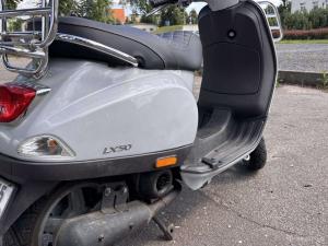 Pelēks Piaggio Vespa 2006 Viļņa, ar dzinēja tilpumu 49.00 L un nobraukumu 14 tūkst. km par 1000 €, foto 6 vietnē AUTOMOTO.COM.LV