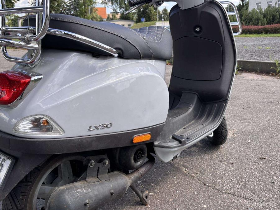Pelēks Piaggio Vespa 2006 Viļņa, ar dzinēja tilpumu 49.00 L un nobraukumu 14 tūkst. km par 1000 €, foto 6 vietnē AUTOMOTO.COM.LV