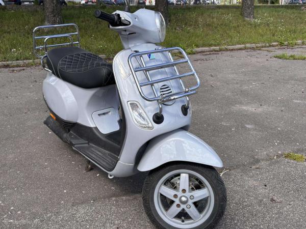 Grey Piaggio Vespa 2006 in Vilnius, with an engine capacity of 49.00 L and mileage of 14 thousand km for 1000 €, photo 6 on AUTOMOTO.COM.LV