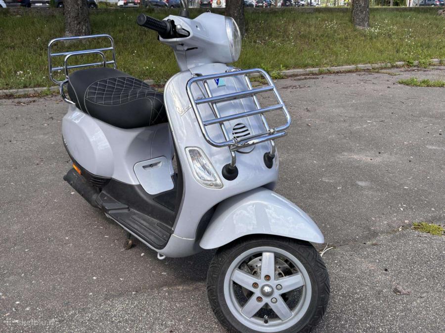 Pelēks Piaggio Vespa 2006 Viļņa, ar dzinēja tilpumu 49.00 L un nobraukumu 14 tūkst. km par 1000 €, foto 7 vietnē AUTOMOTO.COM.LV