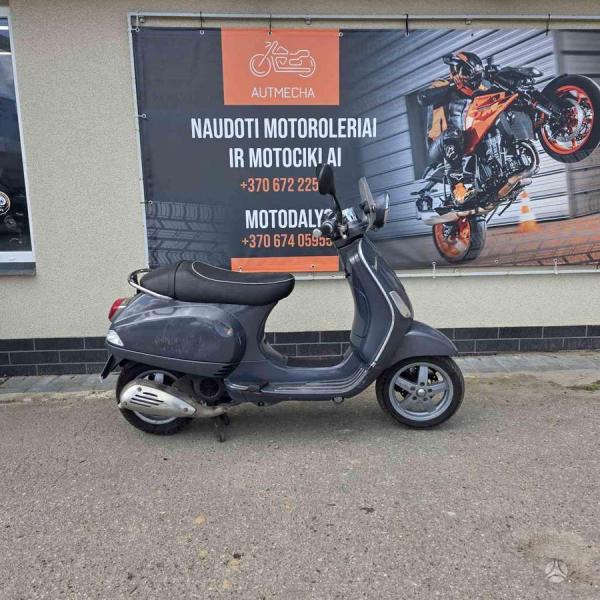Grey Piaggio Vespa 2006 in Panevezys, with an engine capacity of 0.13 L and mileage of 22 thousand km for 1450 €, photo 4 on AUTOMOTO.COM.LV