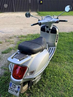Pelēks Piaggio Vespa 2007 Kauņa, ar dzinēja tilpumu 0.13 L un nobraukumu 16 tūkst. km par 1499 €, foto 4 vietnē AUTOMOTO.COM.LV
