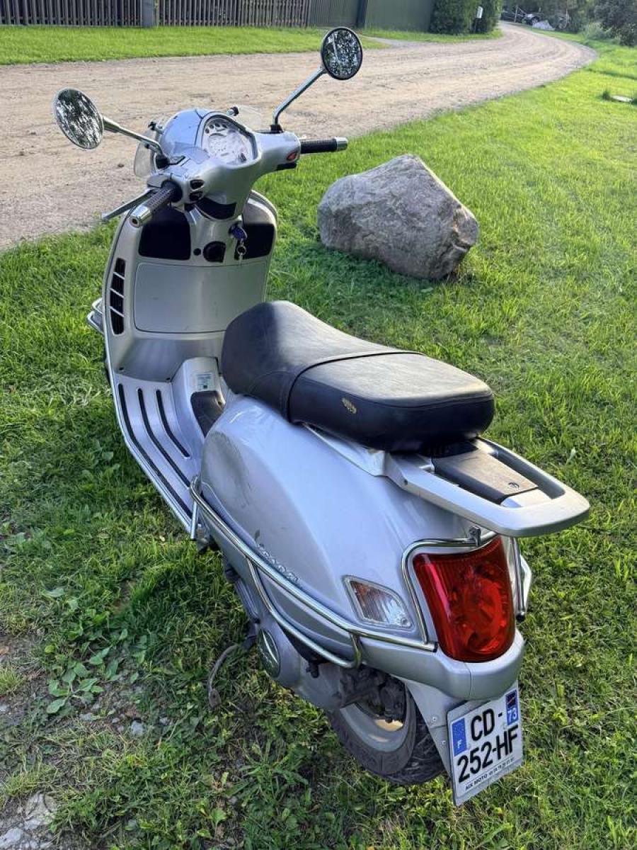 Pelēks Piaggio Vespa 2007 Kauņa, ar dzinēja tilpumu 0.13 L un nobraukumu 16 tūkst. km par 1499 €, foto 5 vietnē AUTOMOTO.COM.LV