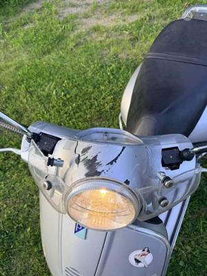 Pelēks Piaggio Vespa 2007 Kauņa, ar dzinēja tilpumu 0.13 L un nobraukumu 16 tūkst. km par 1499 €, foto 7 vietnē AUTOMOTO.COM.LV