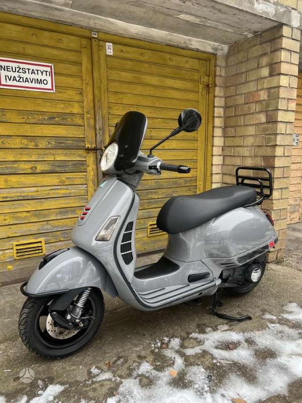 Pelēks Piaggio Vespa 2016 Kauņa, ar dzinēja tilpumu 0.30 L un nobraukumu 35 tūkst. km par 1800 €, foto 1 vietnē AUTOMOTO.COM.LV