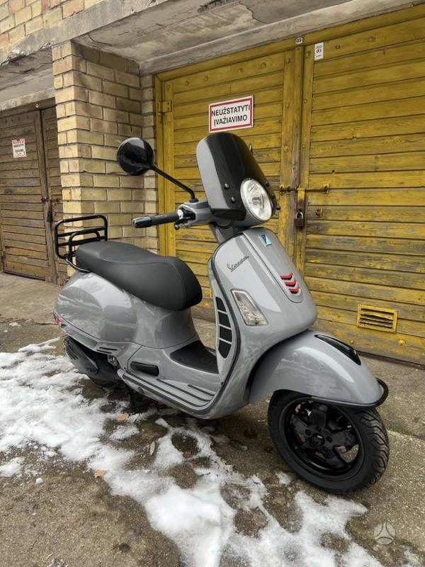Pelēks Piaggio Vespa 2016 Kauņa, ar dzinēja tilpumu 0.30 L un nobraukumu 35 tūkst. km par 1800 €, foto 2 vietnē AUTOMOTO.COM.LV