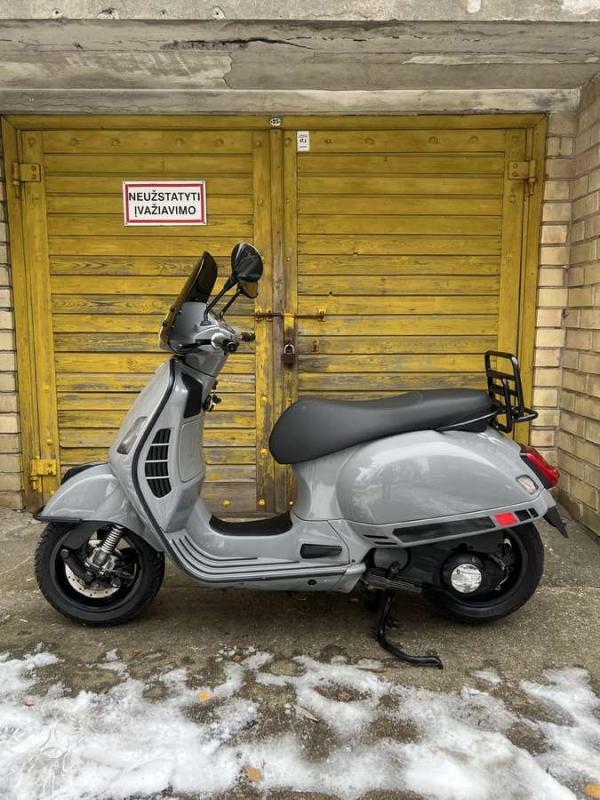Pelēks Piaggio Vespa 2016 Kauņa, ar dzinēja tilpumu 0.30 L un nobraukumu 35 tūkst. km par 1800 €, foto 4 vietnē AUTOMOTO.COM.LV