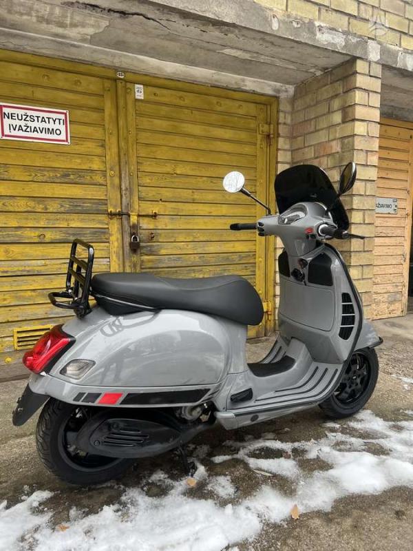Pelēks Piaggio Vespa 2016 Kauņa, ar dzinēja tilpumu 0.30 L un nobraukumu 35 tūkst. km par 1800 €, foto 5 vietnē AUTOMOTO.COM.LV
