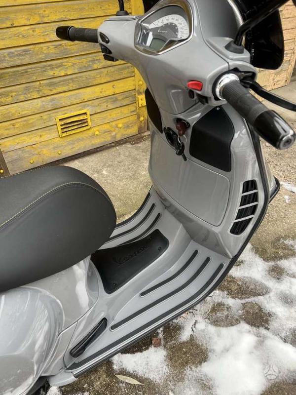 Pelēks Piaggio Vespa 2016 Kauņa, ar dzinēja tilpumu 0.30 L un nobraukumu 35 tūkst. km par 1800 €, foto 9 vietnē AUTOMOTO.COM.LV